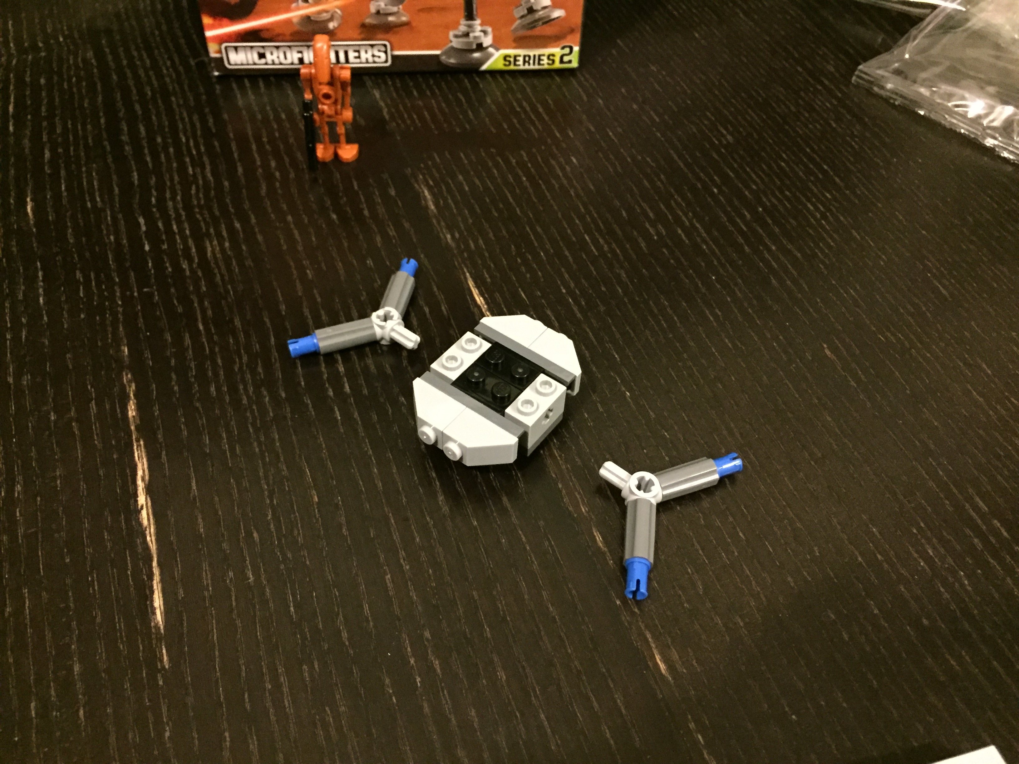 [REVIEW] LEGO 75077 – Homing Spider Droid (Star Wars) - SWAFOL Officiel